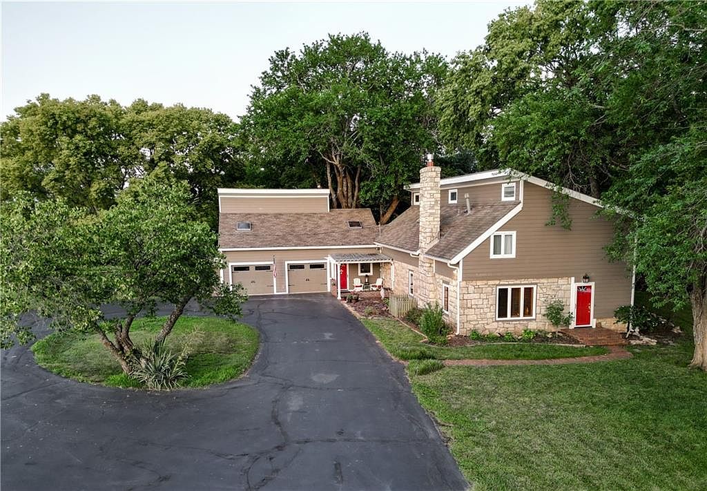 7531 Chouteau St, Shawnee, KS 66220 | Zillow