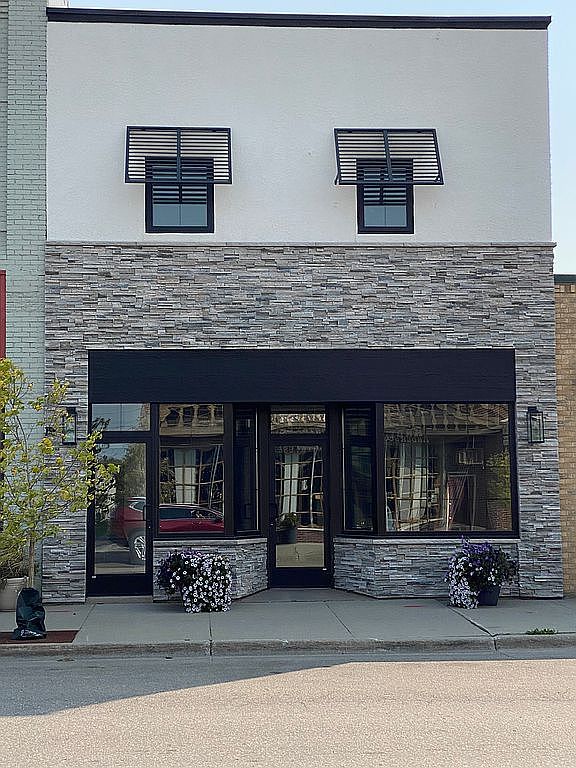 114 2nd St SE, Hallock, MN 56728 | Zillow