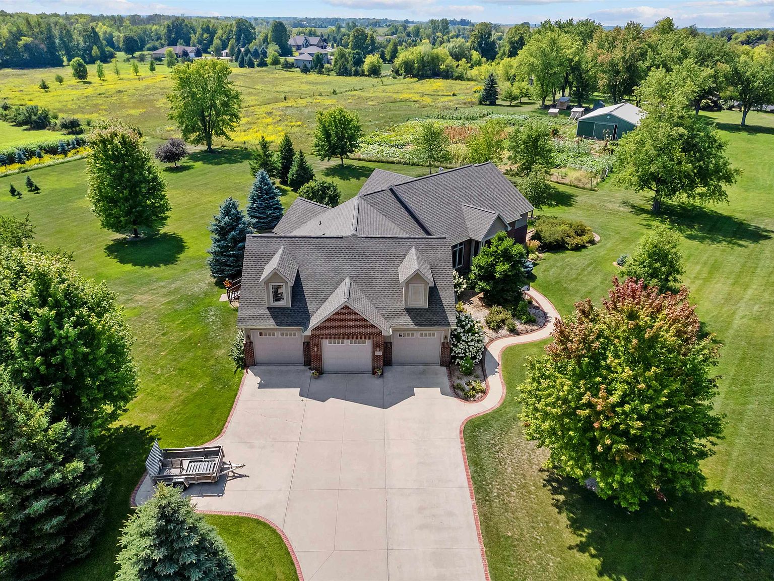 6085 N Eagle Crest Dr, Appleton, WI 54913 | MLS #50280394 | Zillow