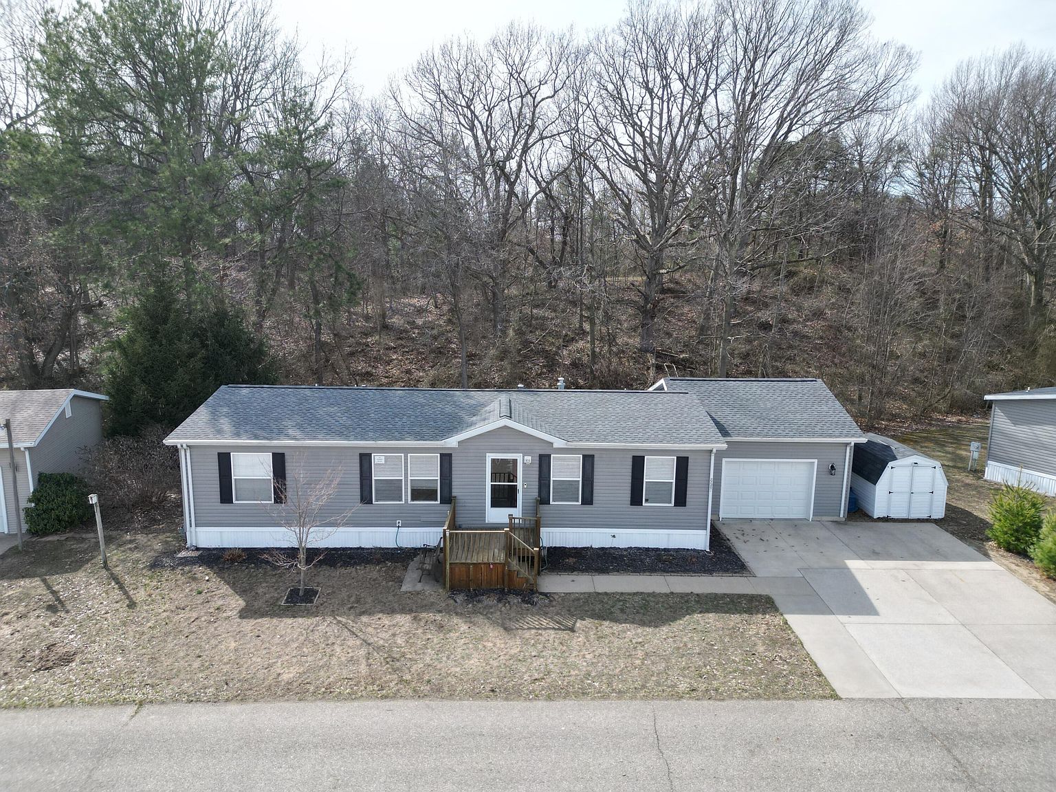 8687 Muirfield Dr, West Olive, MI 49460 | MLS #25011340 | Zillow
