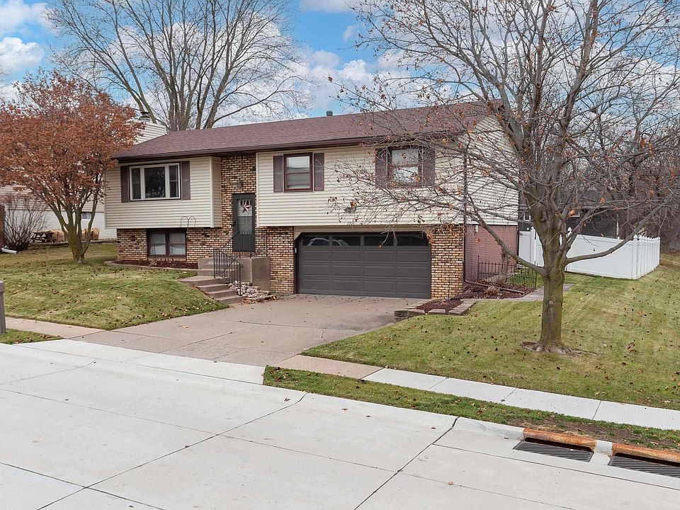 1306 W 41st St, Davenport, IA 52806 | Zillow