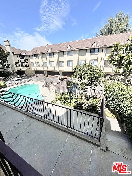 21720 Hart St APT 12, Canoga Park, CA 91303 | MLS #23-295875 | Zillow