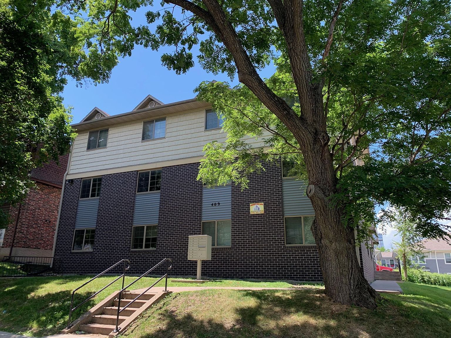 409 S Johnson St, Iowa City, IA 52240 | Zillow