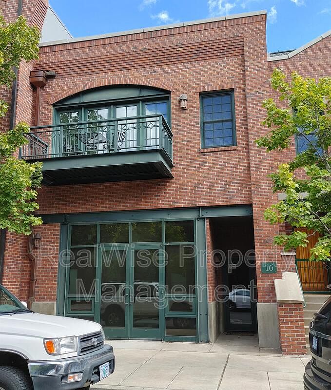 16 SW Wall St, Bend, OR 97702 | Zillow