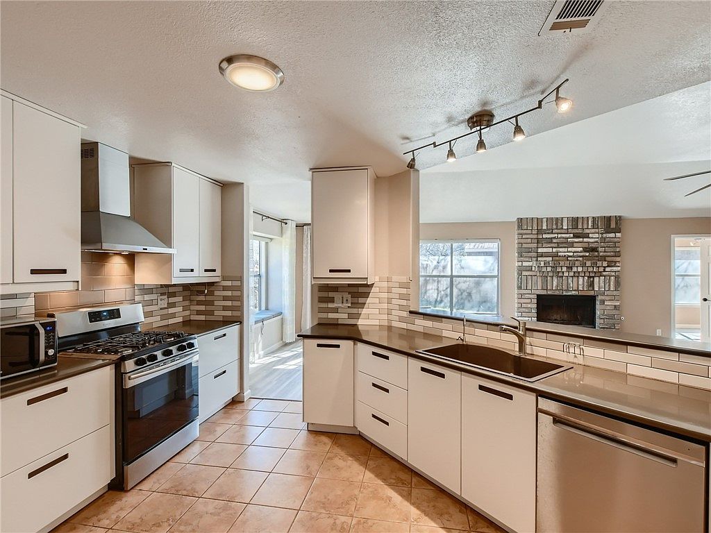7904 Cahill Dr, Austin, TX 78729 | Zillow