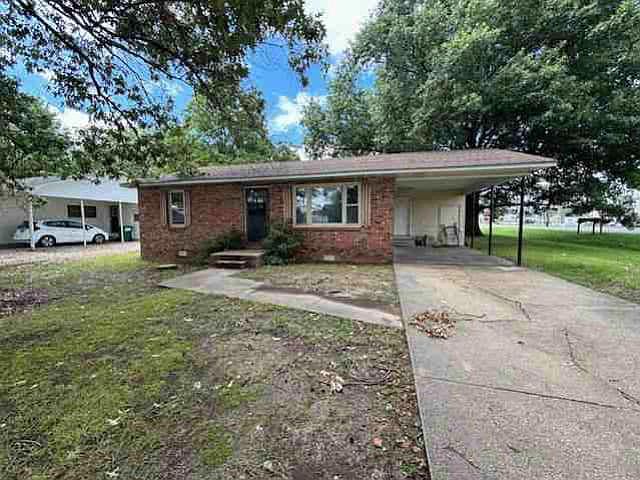 902 W Saint Francis St, Dexter, MO 63841 | Zillow