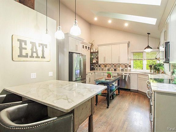 10064 Creekwood Trl, Davisburg, MI 48350 | MLS #20230079866 | Zillow