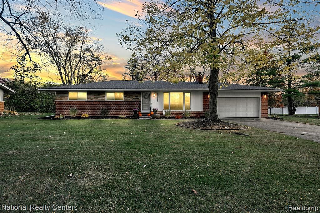 32223 Old Forge Ln, Farmington Hills, MI 48334 | Zillow