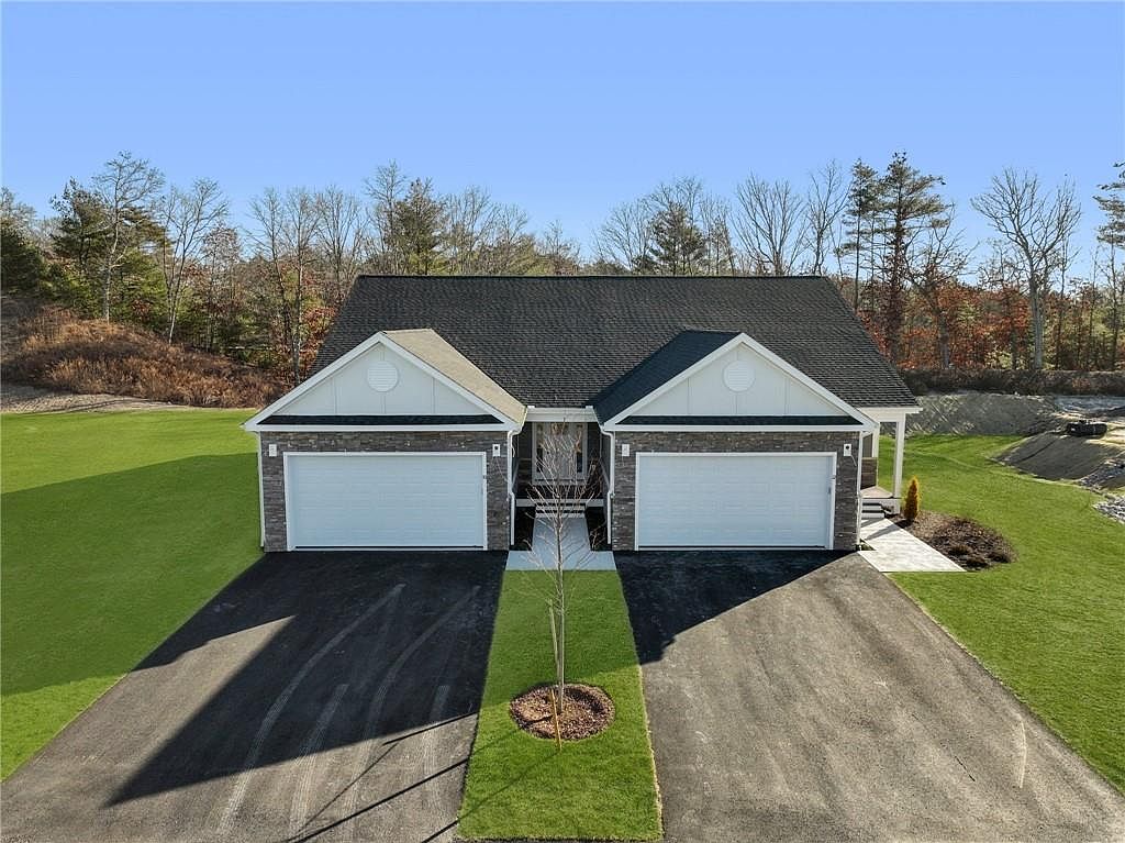 31 Overlook Ln, Chepachet, RI 02814 | Zillow