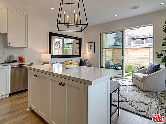 122 N Manhattan Pl, Los Angeles, CA 90004 | Zillow