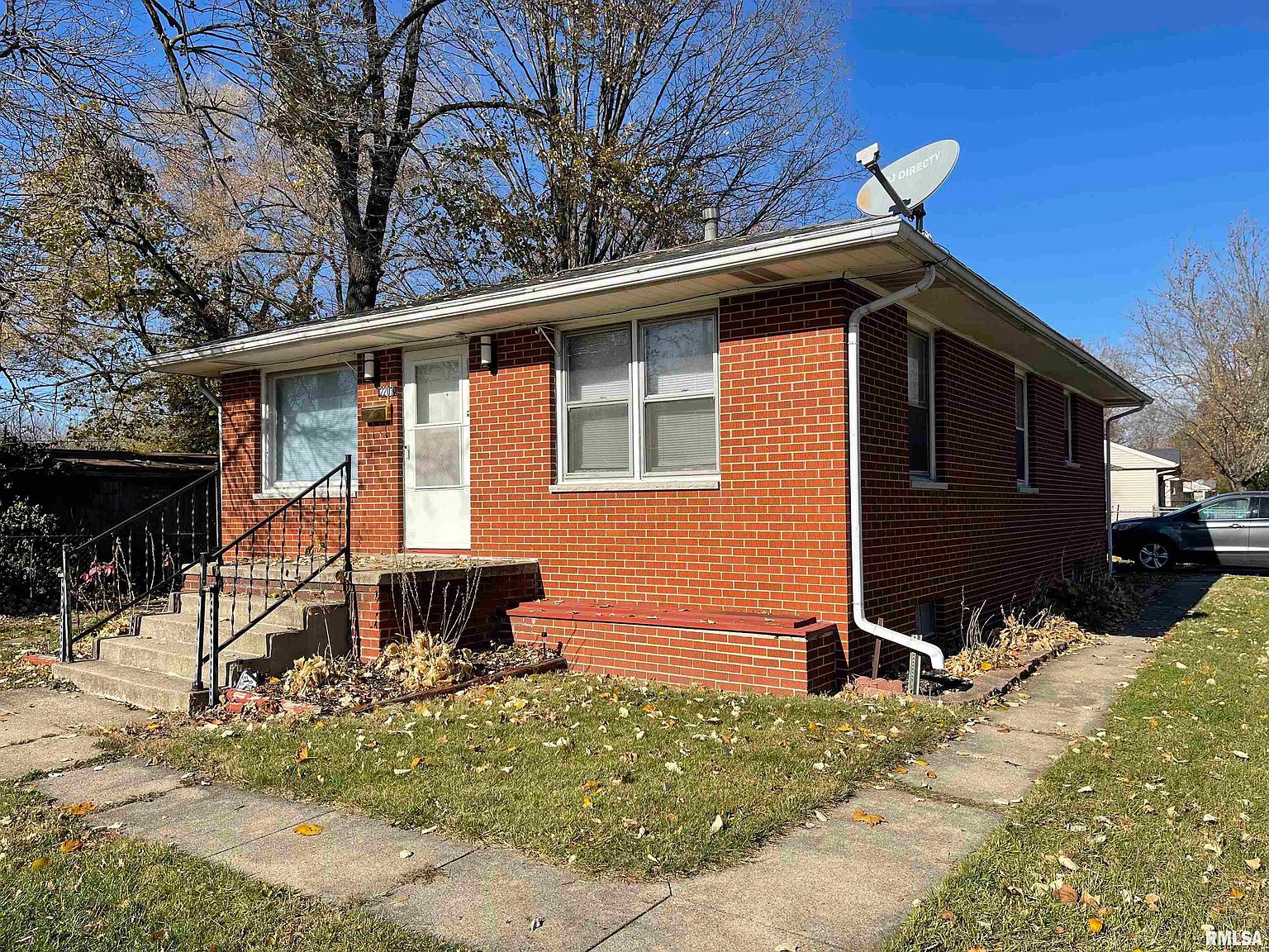 2201 E Ash St, Springfield, IL 62703 | Zillow