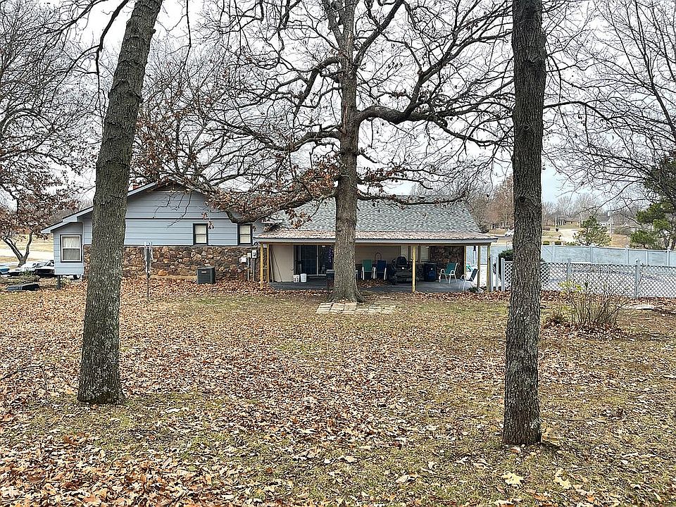 1060 Southridge, Baxter Springs, KS 66713 | Zillow