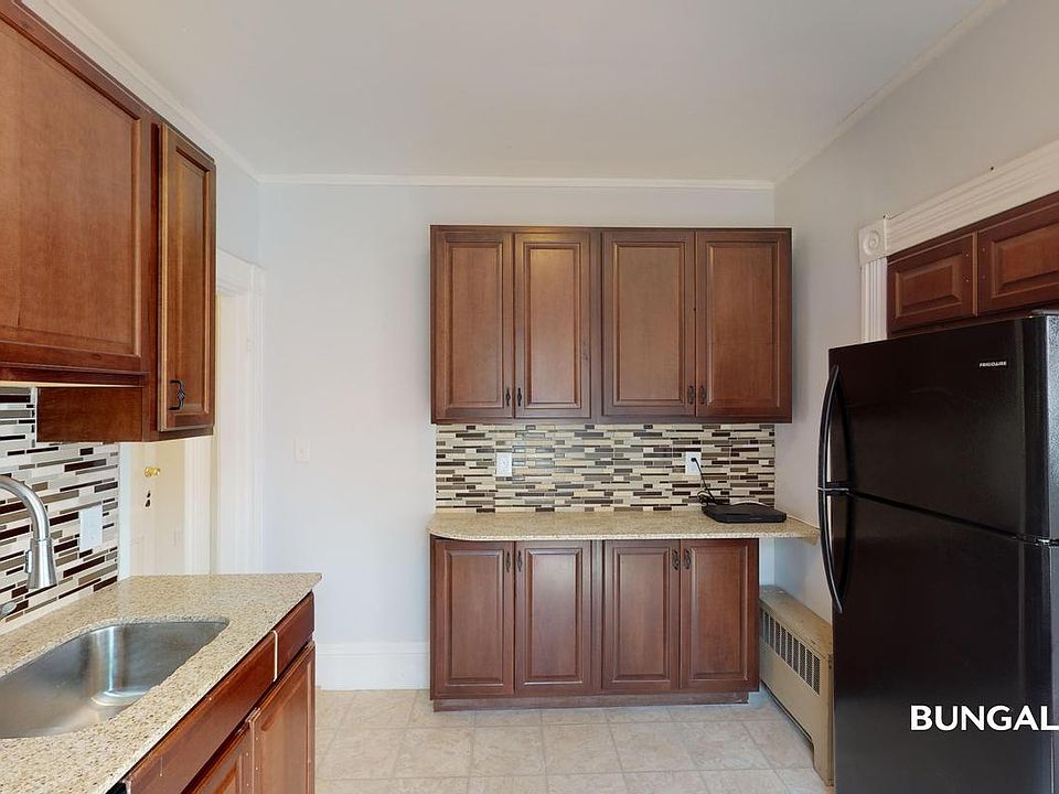 Private Room in Classic Spring Hill Townhome near Mystic River - 63 ...