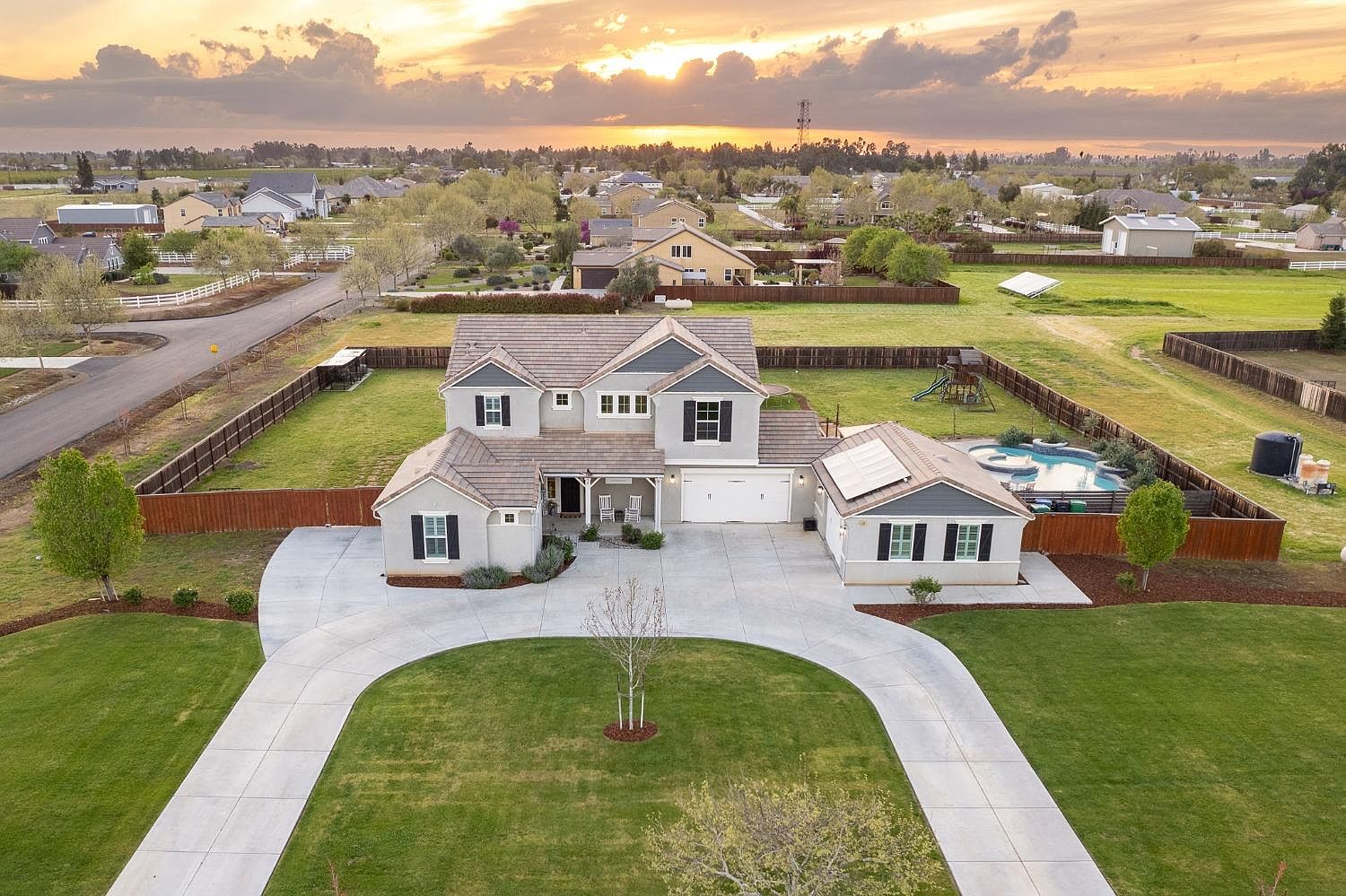 3887 N Condor Ct, Sanger, CA 93657 | Zillow