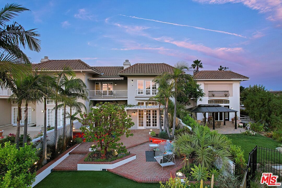 2305 Canyonback Rd, Los Angeles, CA 90049 | MLS #25511831 | Zillow