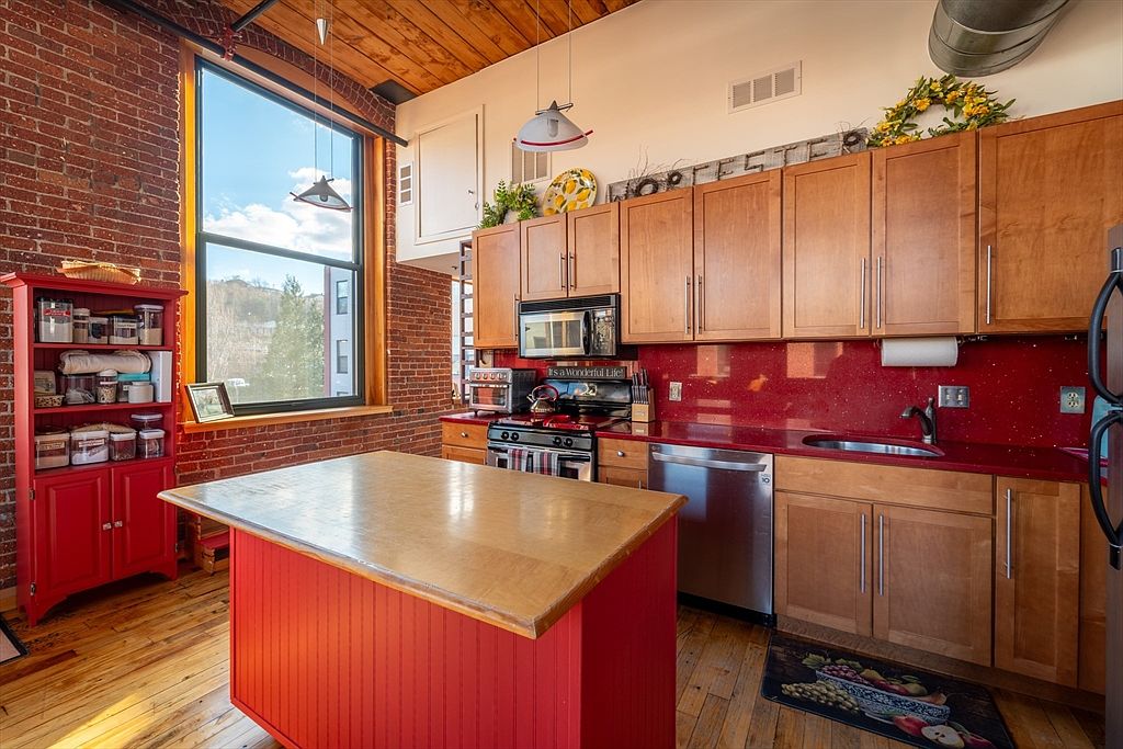 1 Envelope Ter Unit 201, Worcester, MA 01604 | Zillow