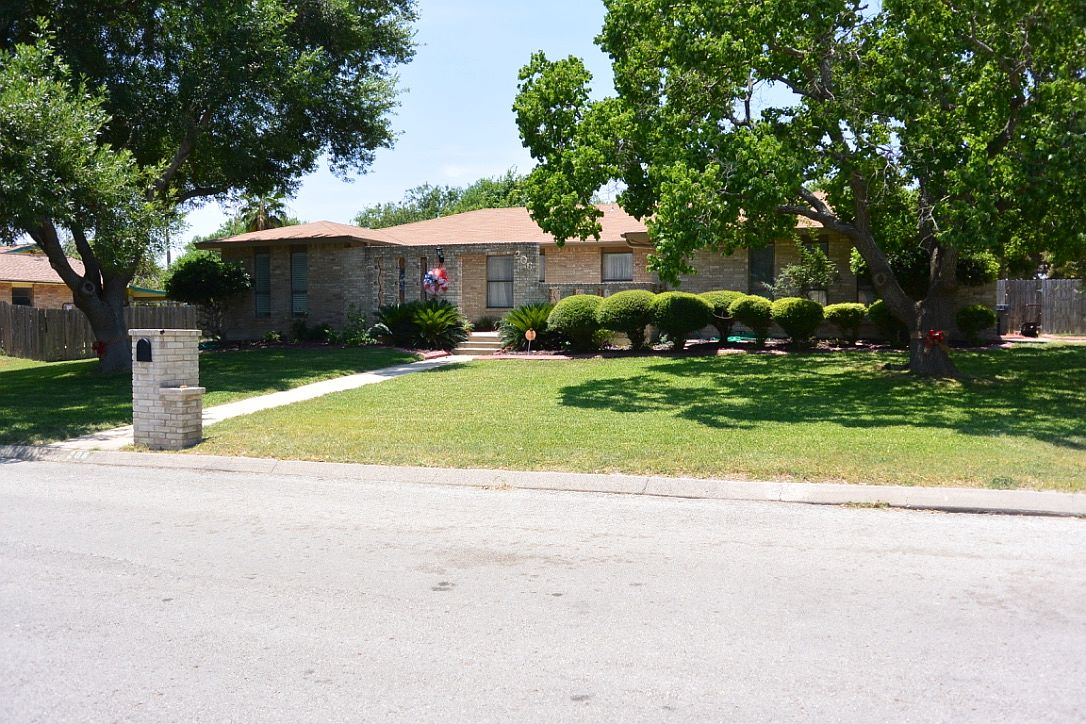 206 Quail Creek Dr, Del Rio, TX 78840 | Zillow