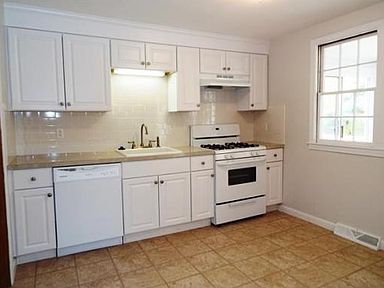 21 Mohawk Path, Bellingham, MA 02019 | Zillow