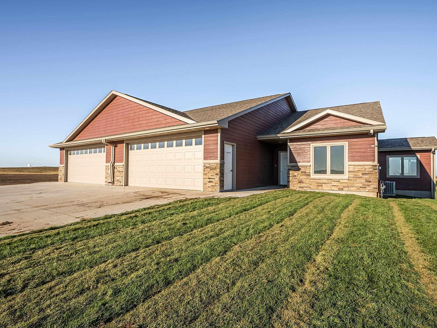 2033 4th Ave SE, Le Mars, IA 51031 | Zillow