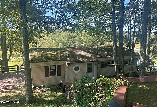 97 Lakeside Dr, Lyndon, PA 18431 | Zillow