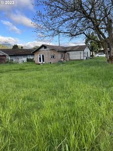 330 W Cedar St, Powers, OR 97466 | MLS #23417525 | Zillow