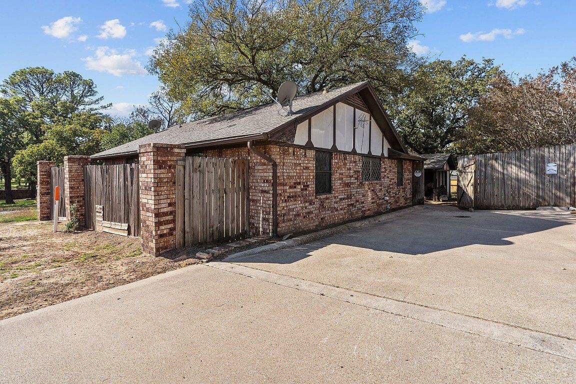 3302 S Fm 51, Decatur, TX 76234 | Zillow
