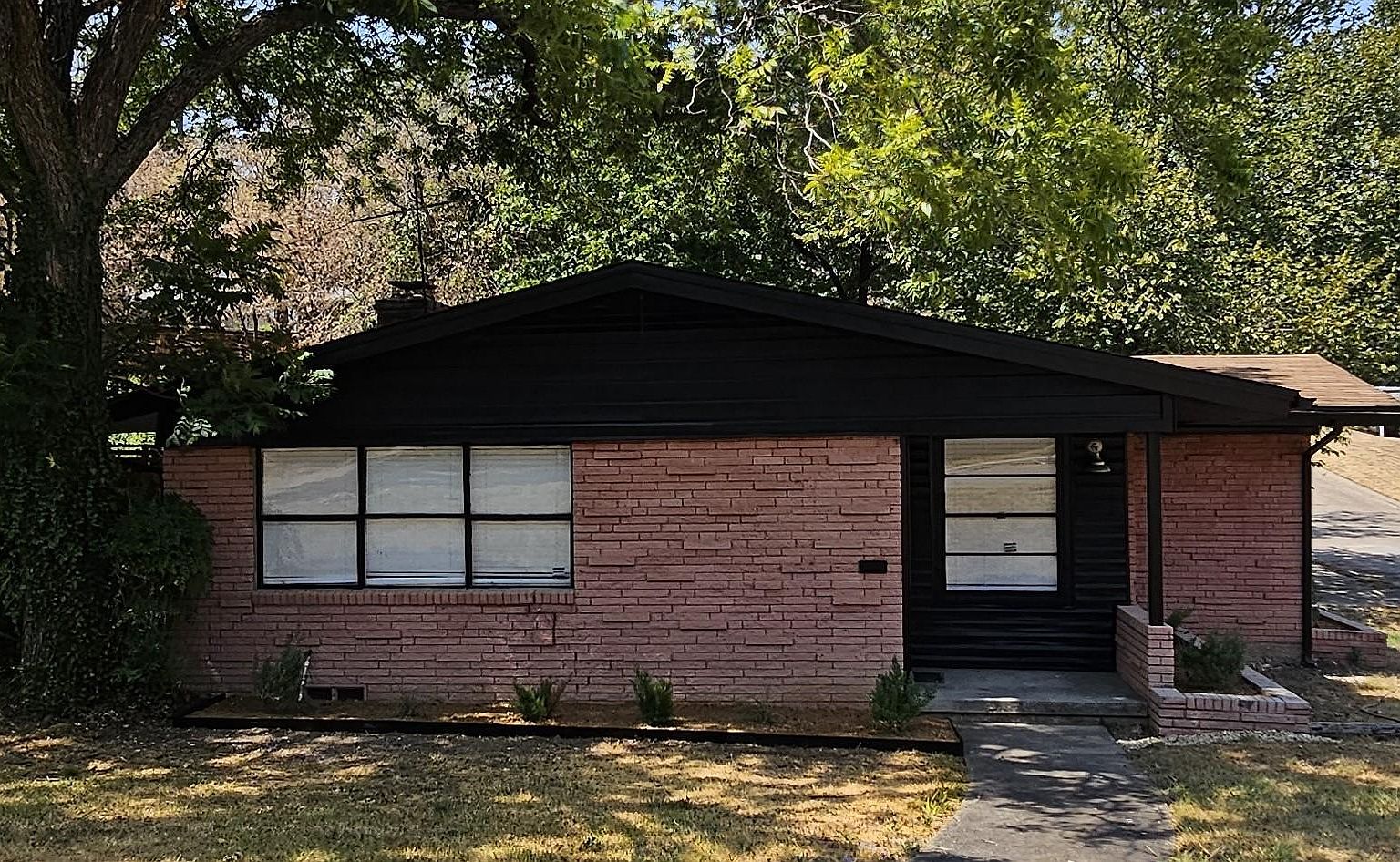 1303 Michigan Ave, Dallas, TX 75216 | Zillow