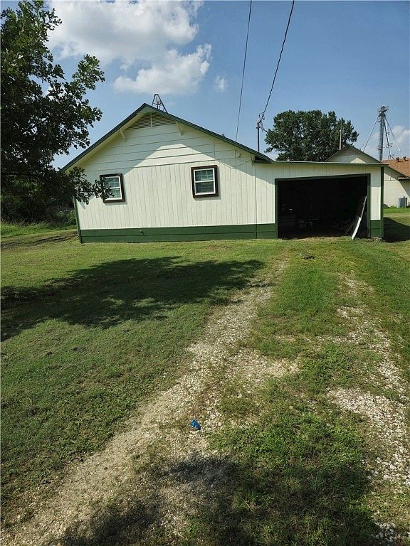 107 Commerce St, Leroy, TX 76654 | MLS #223219 | Zillow
