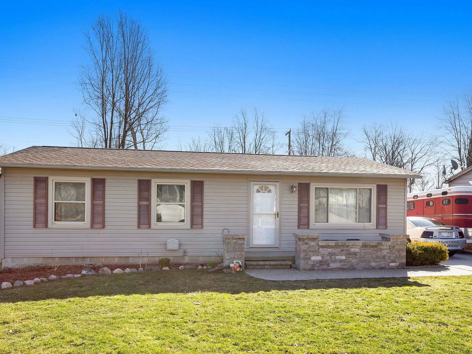 208 S Lester St, Capac, MI 48014 | Zillow
