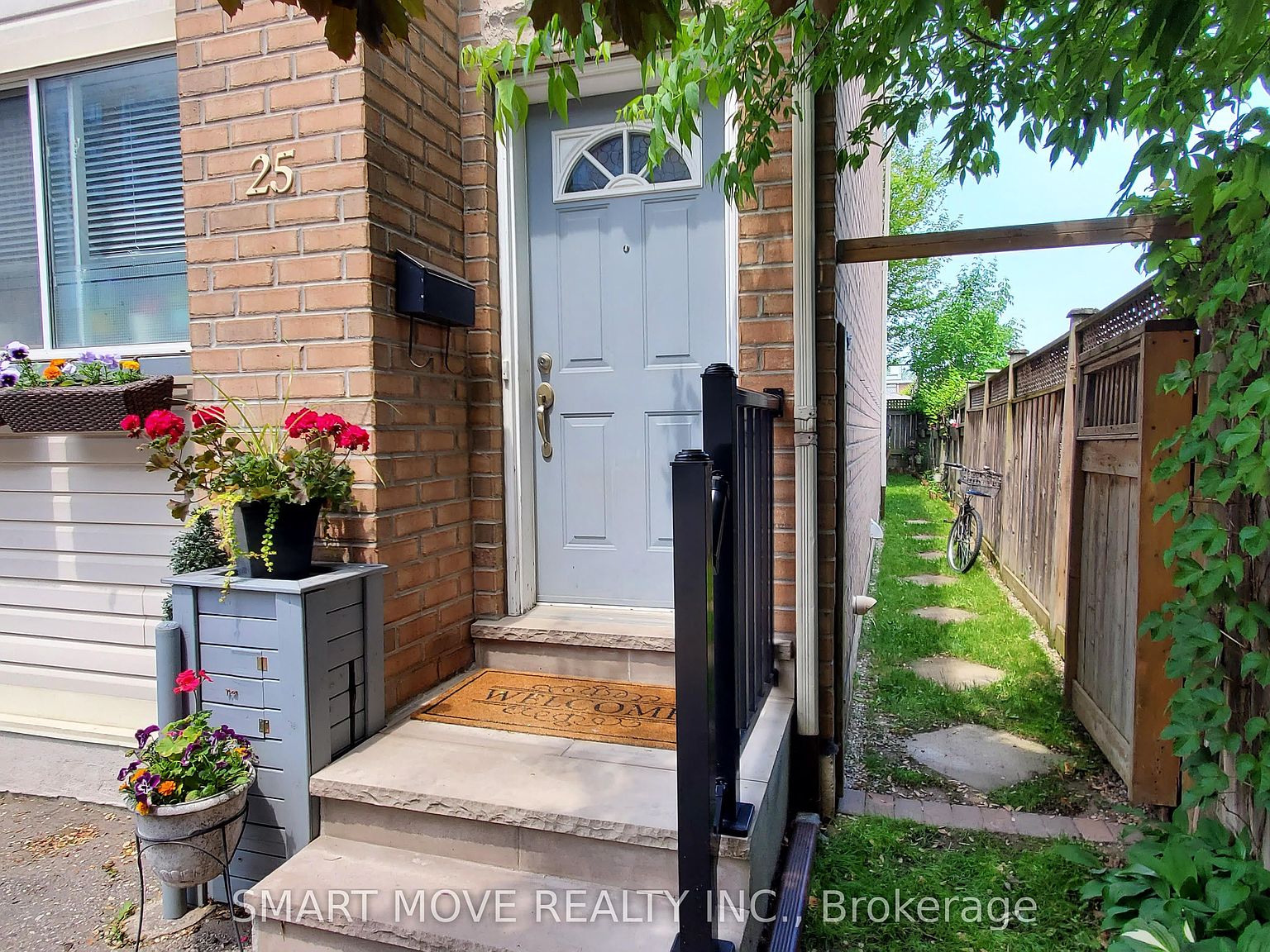 21 Replin Rd #TOWNHOUSE 25, Toronto, ON M6A 2M8 | MLS #C12317353 | Zillow