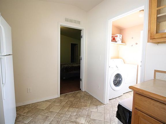 39 W Deerglen Trailer Park, High Level, AB T0H 1Z0 | MLS #A2105399 | Zillow