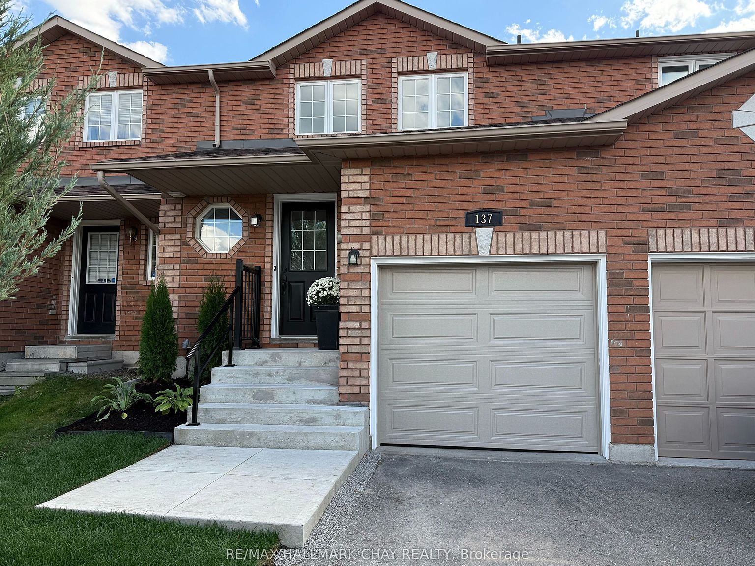 137 Courtney Cres, Barrie, ON L4N 5S9 | MLS #S12454994 | Zillow