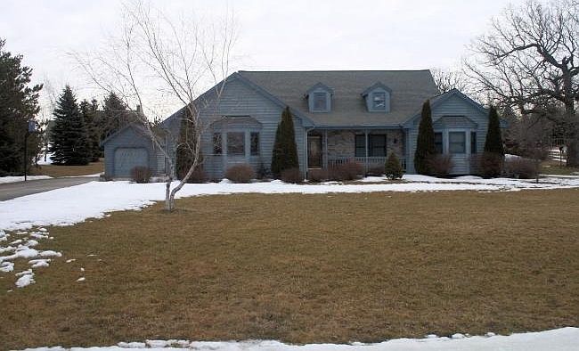 W362S2520 Lisa Ln, Dousman, WI 53118 | Zillow