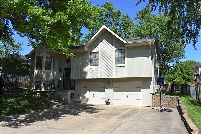 1703 NE Ridgeview Dr, Lees Summit, MO 64086 | Zillow