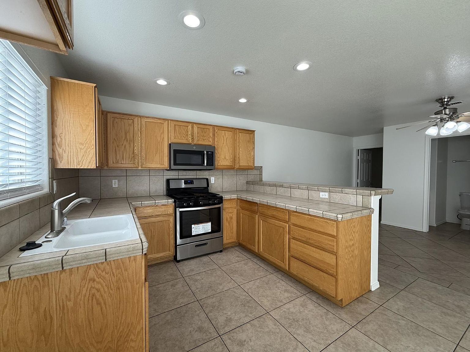404 Anna Cir Unit B, Bullhead City, AZ 86442 | Zillow