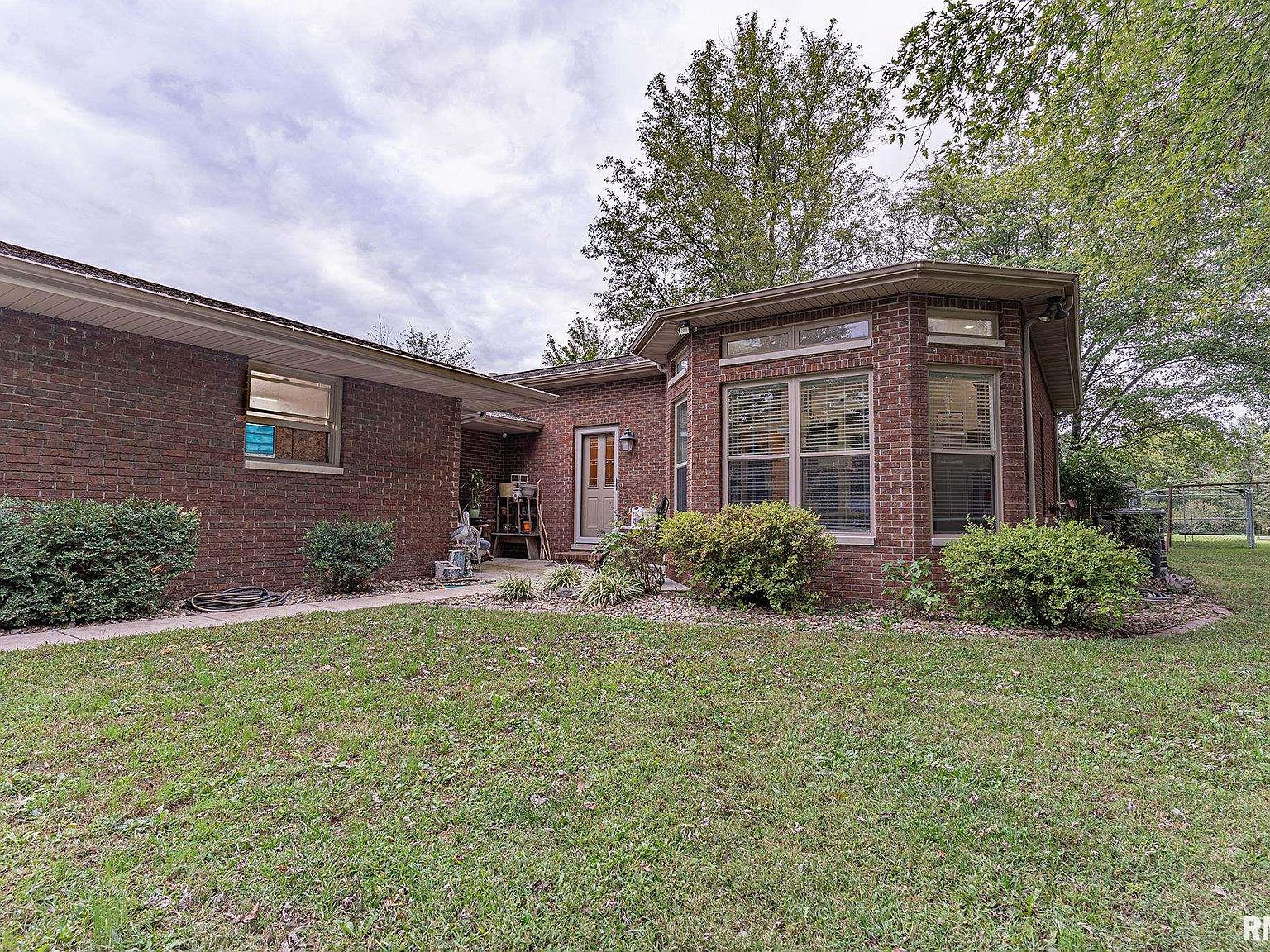 2022 W Main St, Salem, IL 62881 | MLS #EB455354 | Zillow