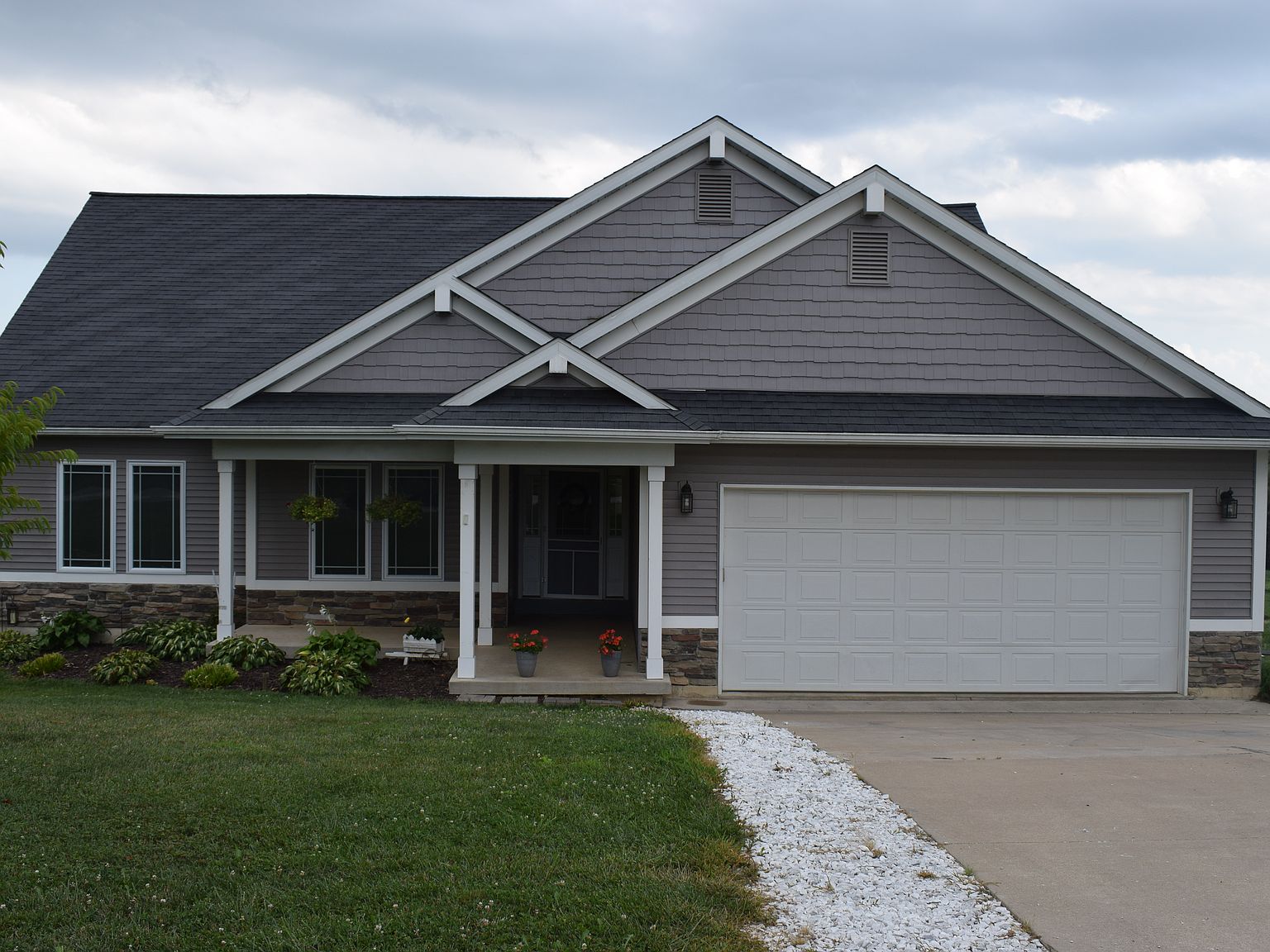 355 Cache Hollow Rd, Golden Eagle, IL 62036 | Zillow