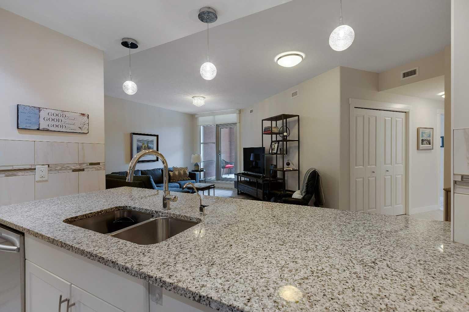 32 Varsity Estates Cir NW #109, Calgary, AB T3A 2Y1 | MLS #A2243108 ...