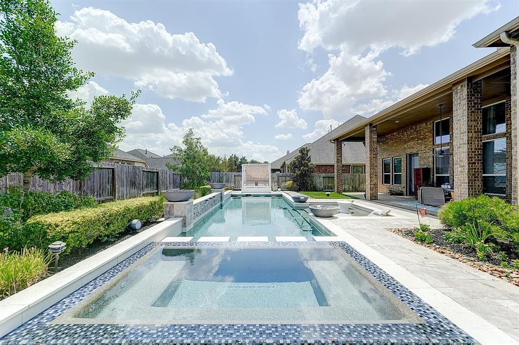 2102 Holly Manor Ct, Katy, TX 77493 | MLS #8271528 | Zillow