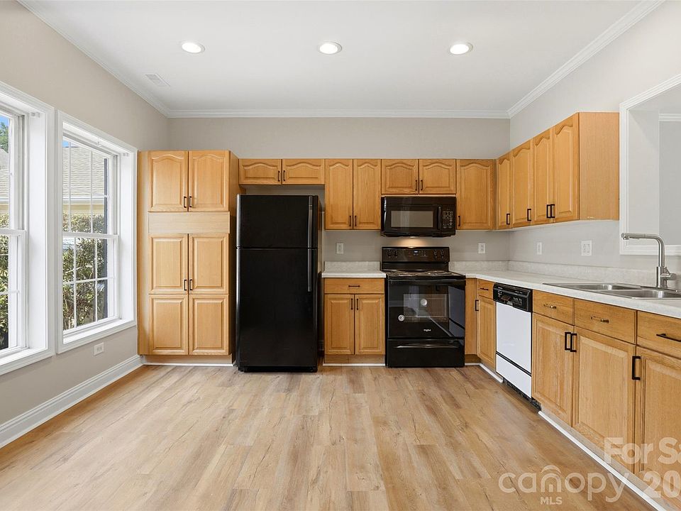 2226 Oak Hill Village Ln Charlotte NC | Zillow