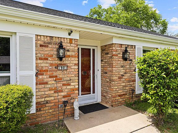 1901 Livingston St, Longview, TX 75601 | MLS #25007600 | Zillow
