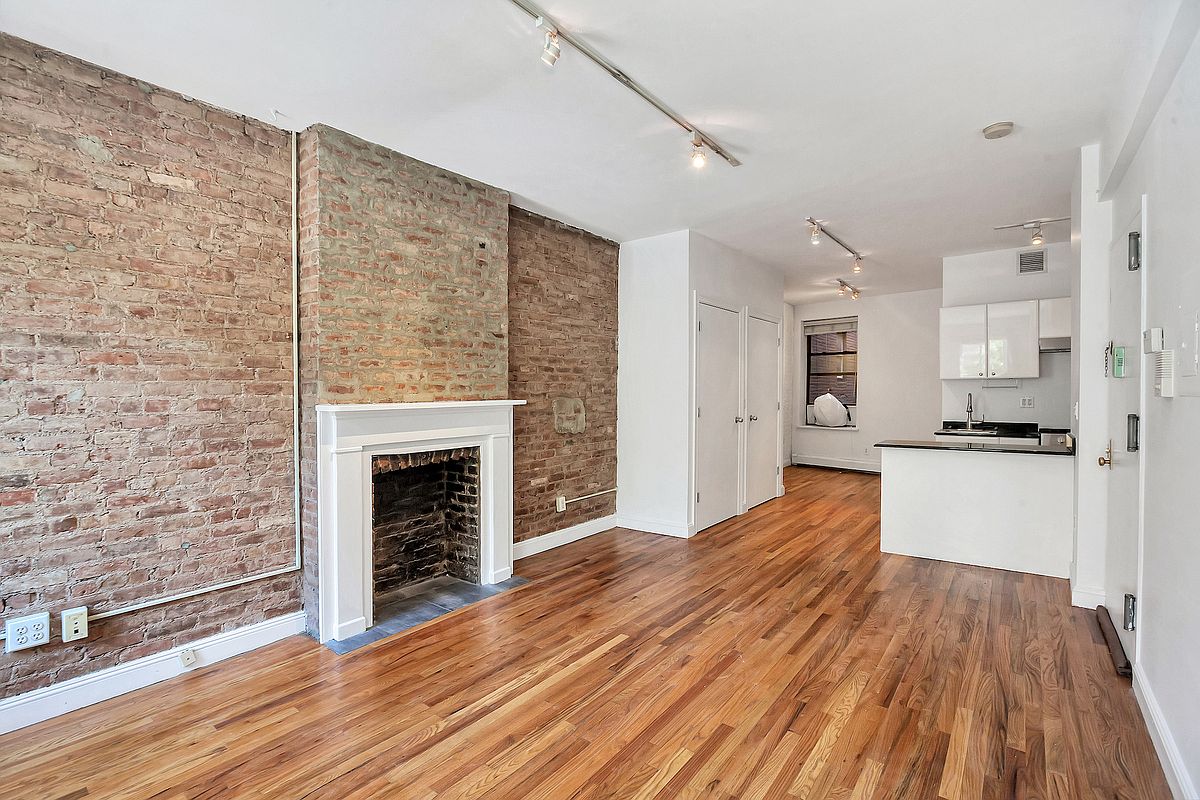 305 W Broadway APT 2A, New York, NY 10013 | Zillow