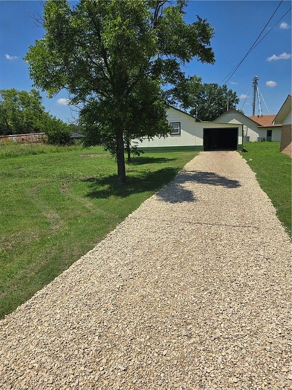 107 Commerce St, Leroy, TX 76654 | MLS #223219 | Zillow
