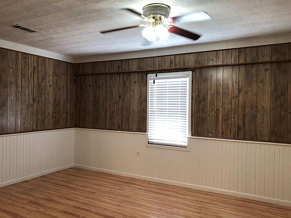 323 Sycamore St, Leland, MS 38756 | Zillow