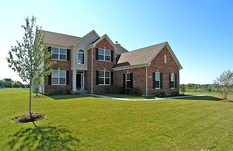 4560 Grandfield Dr, St Charles, IL 60175 | Zillow