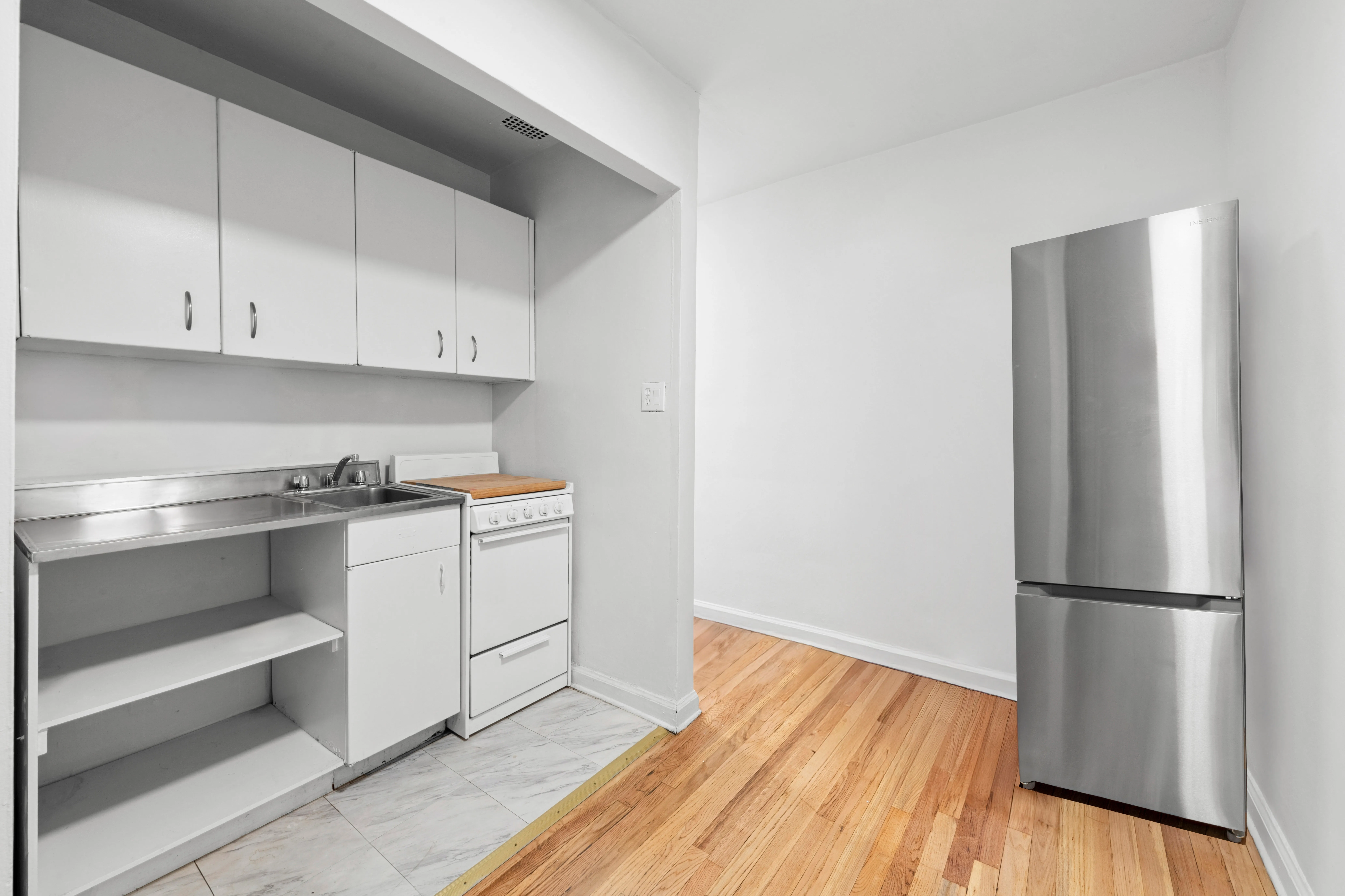 44 West 72nd Street #5D in Lincoln Square, Manhattan | StreetEasy