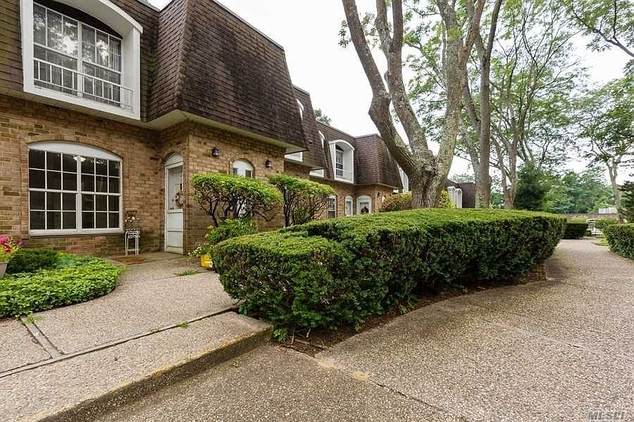 655 Middle Country Rd APT 4D1, Coram, NY 11727 | Zillow