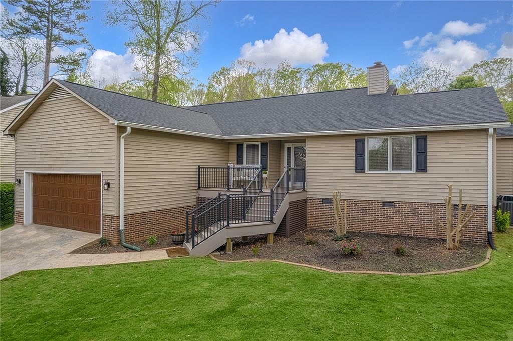 7 Fox Ridge Point, Taylors, SC 29687 | Zillow