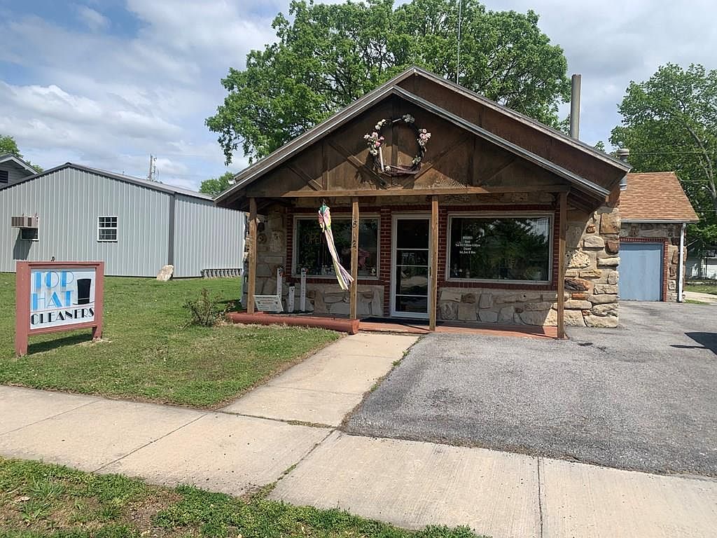 821 W Main St, Chanute, KS 66720 | MLS #S48441 | Zillow