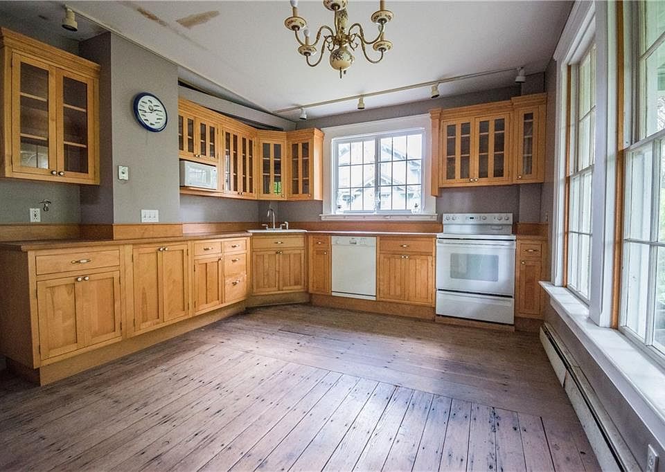 1050 Main St, Hope Valley, RI 02832 | Zillow